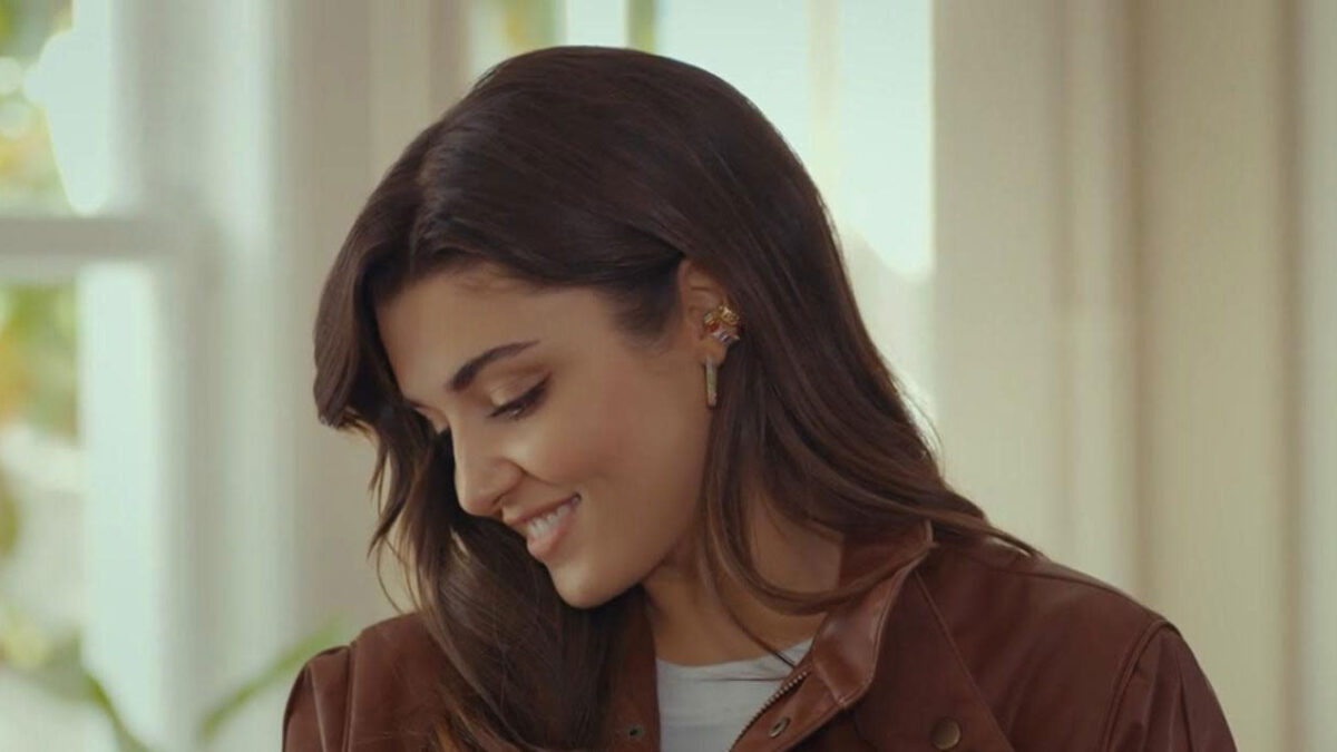 Chi è Hande Erçel: 10 cose che (forse) non sai sulla star di Love is in ...